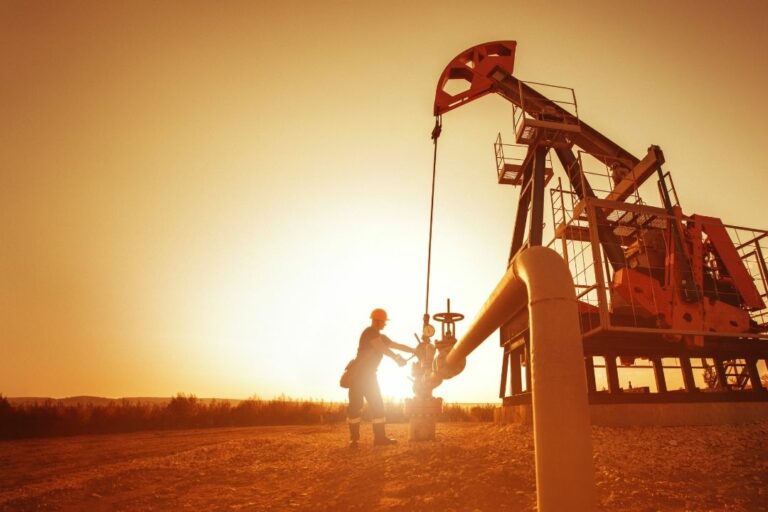 Best Clothing Items To Wear When Working on an Oil Rig – On the PULSE